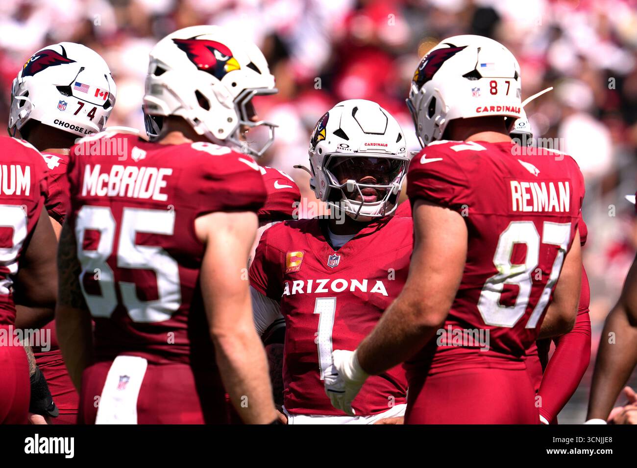 Arizona Cardinals quarterback Kyler Murray (1) stand in the huddle ...