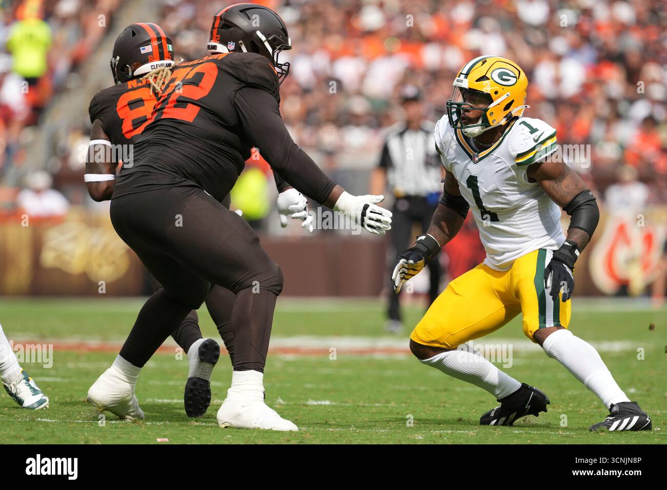 Green Bay Packers linebacker Micah Parsons (1) rushes the passer during ...