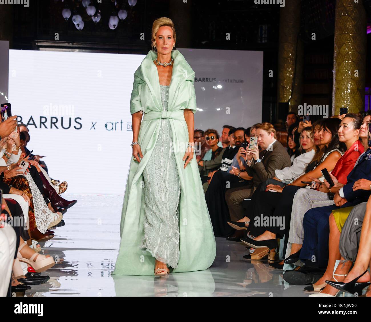 London, UK. 19th Sep, 2025. Lady Victoria Hervey attends the London ...