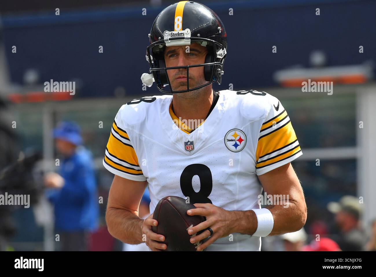 Pittsburgh Steelers quarterback Aaron Rodgers (8) warms up before an ...