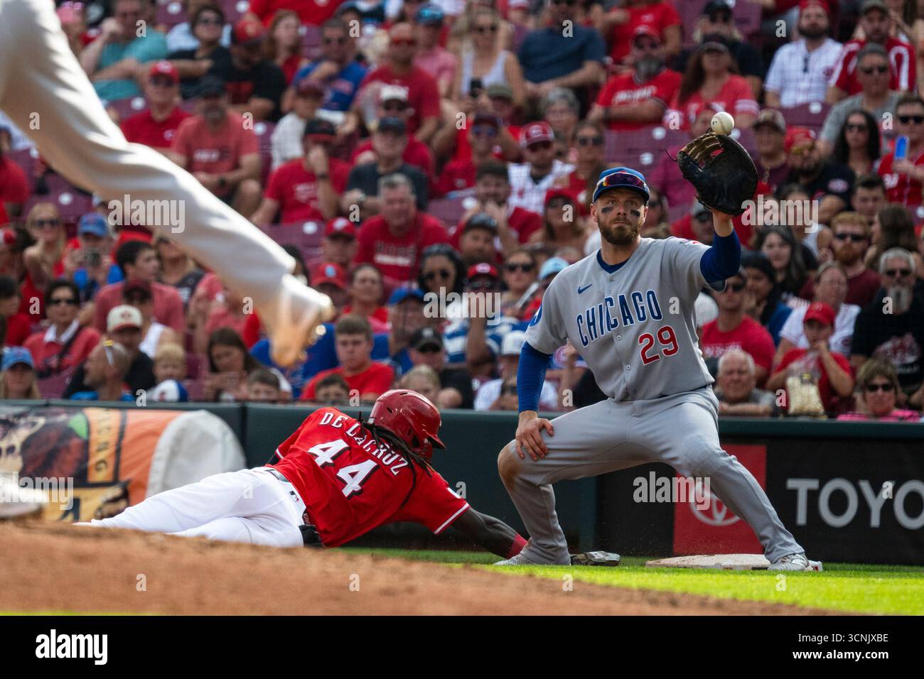 Chicago Cubs pitcher Jameson Taillon, foreground left, attempts to ...