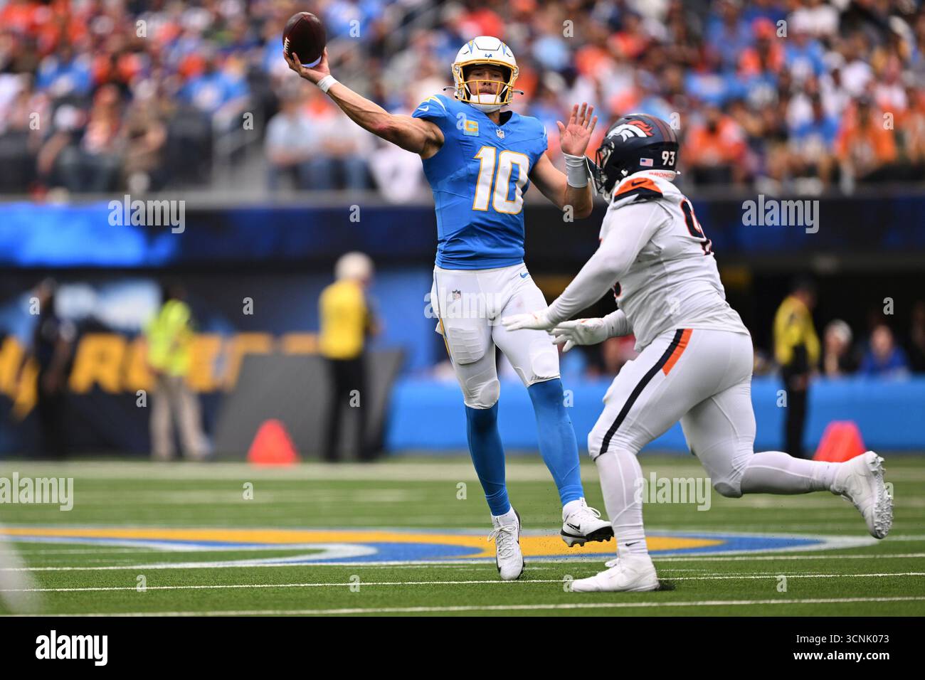 Los Angeles Chargers quarterback Justin Herbert (10) throws a pass ...