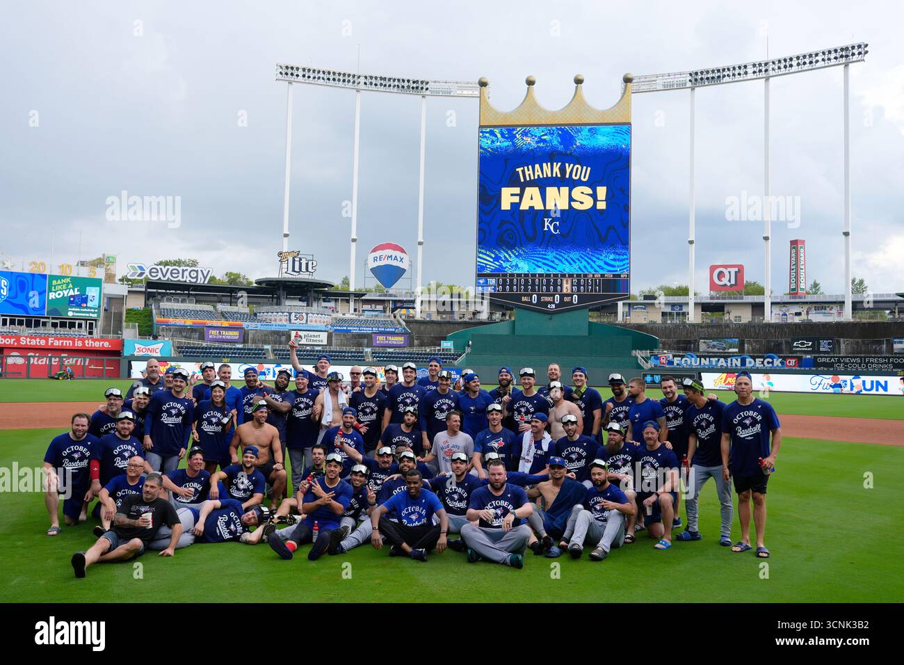 The Toronto Blue Jays pulse for a photo on the field after winning a ...