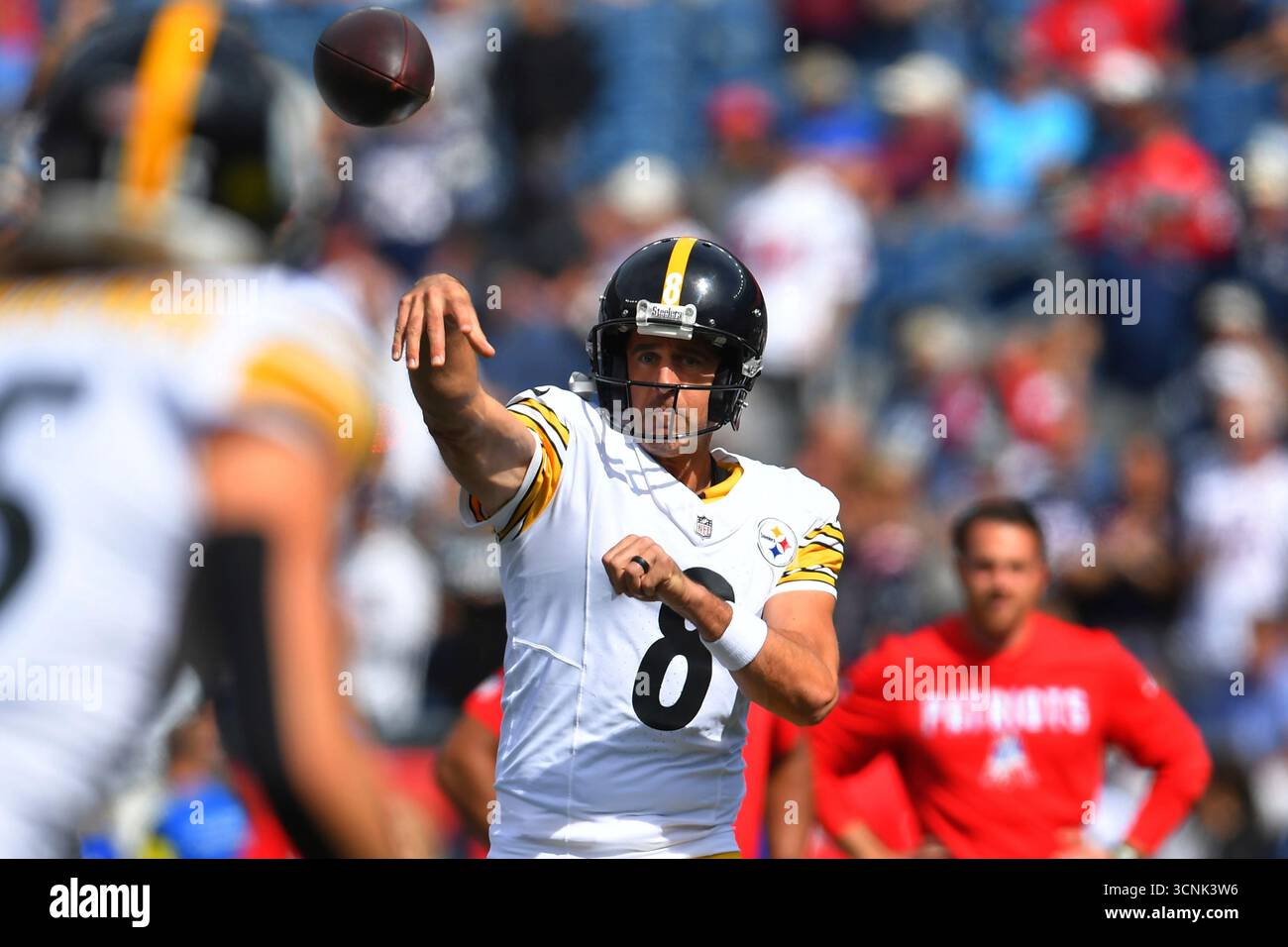 Pittsburgh Steelers quarterback Aaron Rodgers (8) warms up before an ...