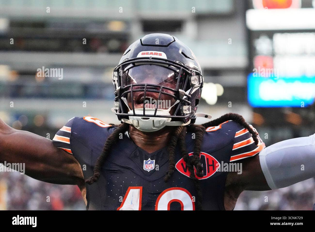 Chicago Bears linebacker Tremaine Edmunds (49) celebrates after ...