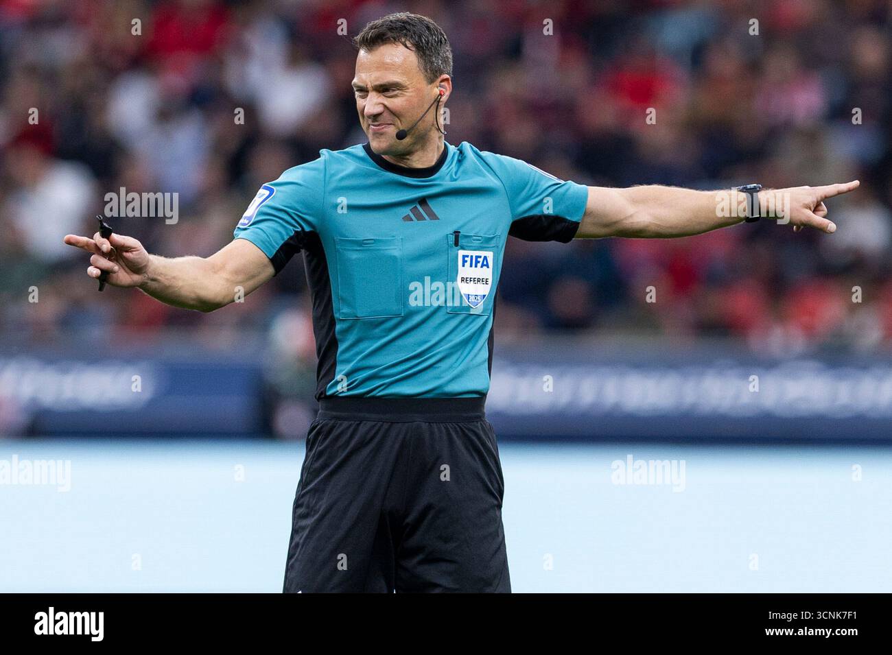 Schiedsrichter Felix Zwayer. Bundesliga, Bayer 04 Leverkusen - Borussia ...
