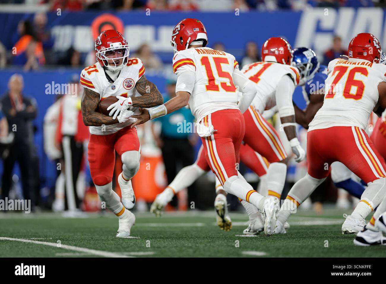 Kansas City Chiefs quarterback Patrick Mahomes (15) hands off to Kansas ...