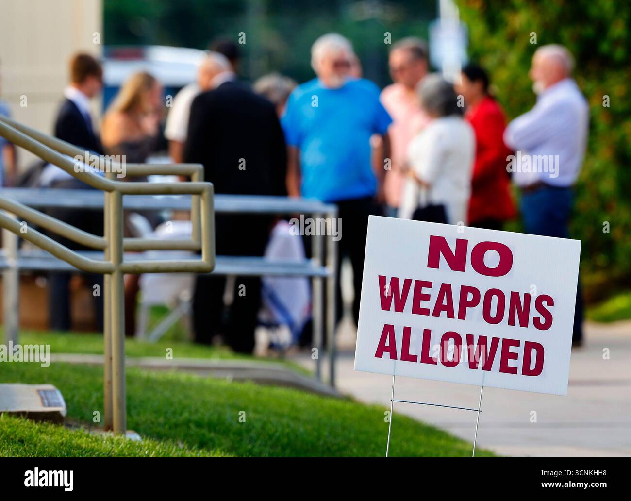 Signs posted prohibiting weapons inside the New Jersey gubernatorial ...