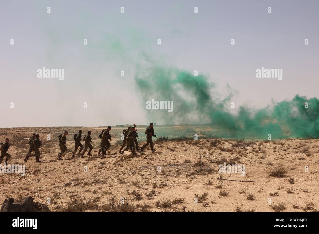 (250922) -- ARAD, Sept. 22, 2025 (Xinhua) -- Newly recruited combat ...