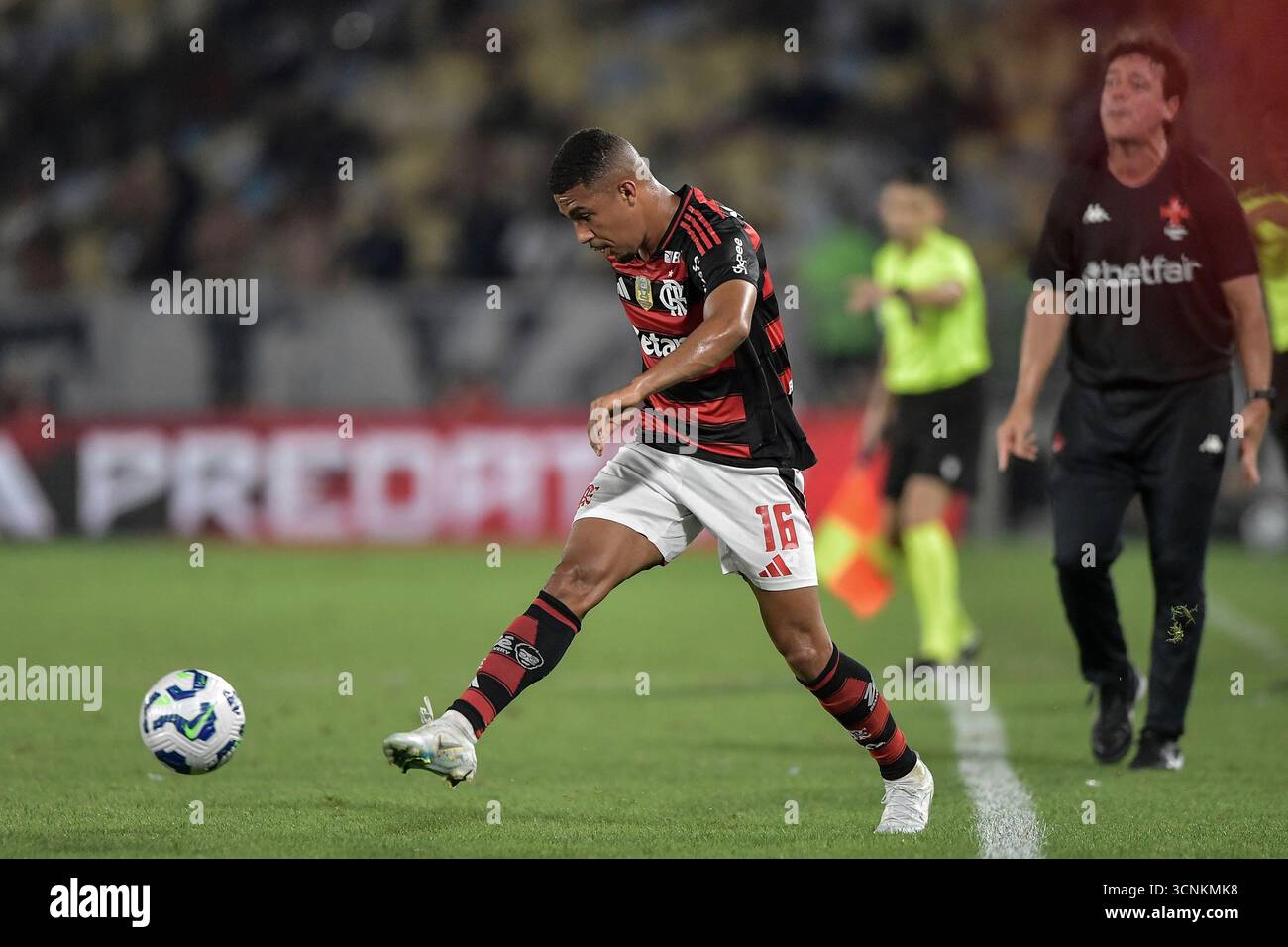 RJ - RIO DE JANEIRO - 09/21/2025 - BRAZILIAN A 2025, FLAMENGO x VASCO - Samuel Lino, Flamengo ...
