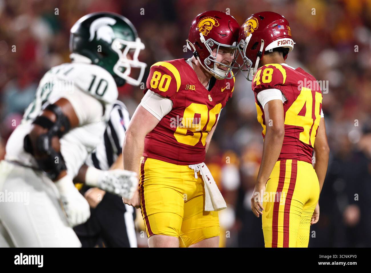 Southern California punter Sam Johnson (80) and kicker Ryon Sayeri (48 ...