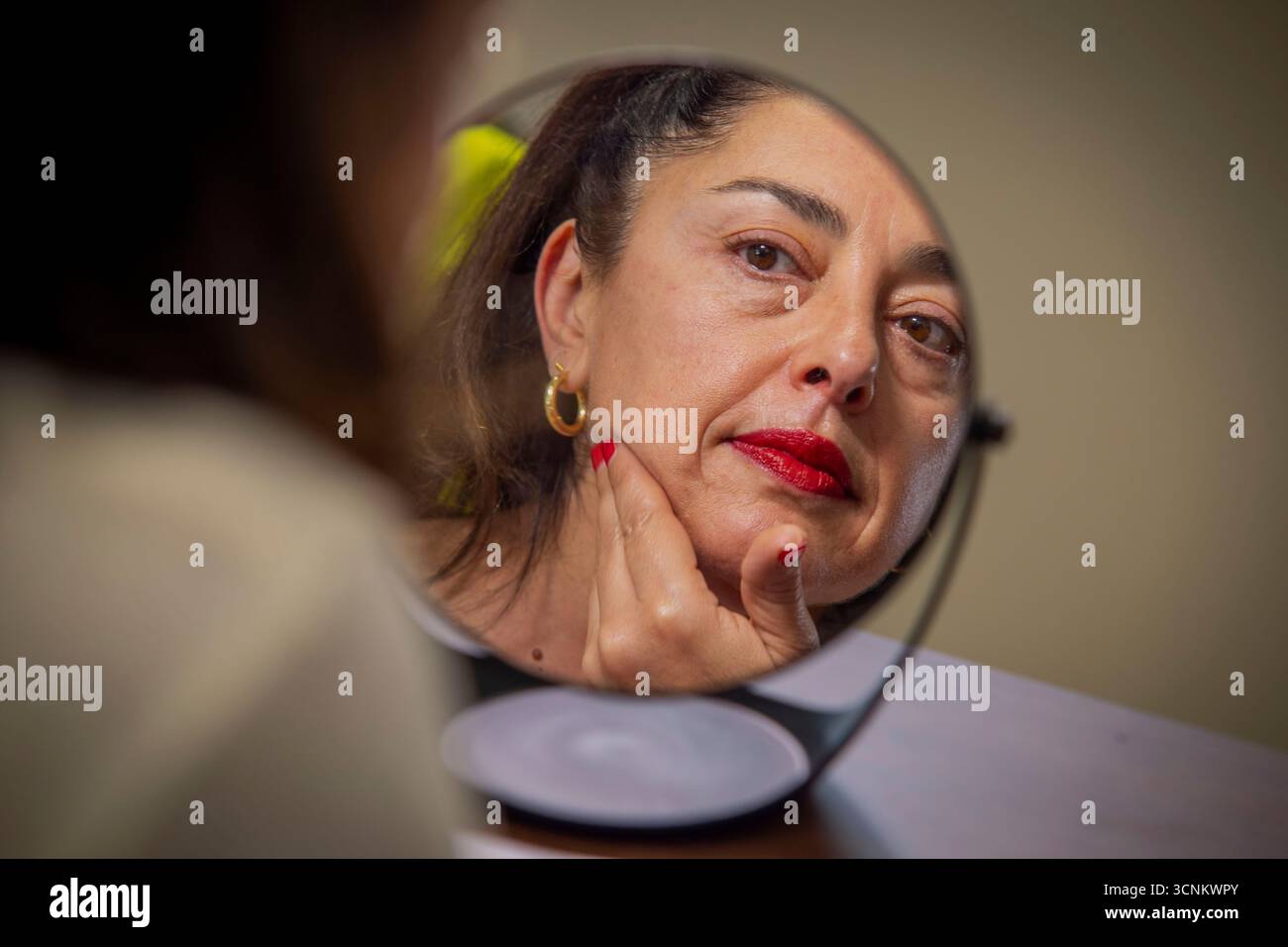 Deborah Borg discusses how to pull off the no makeup makeup look at the ...