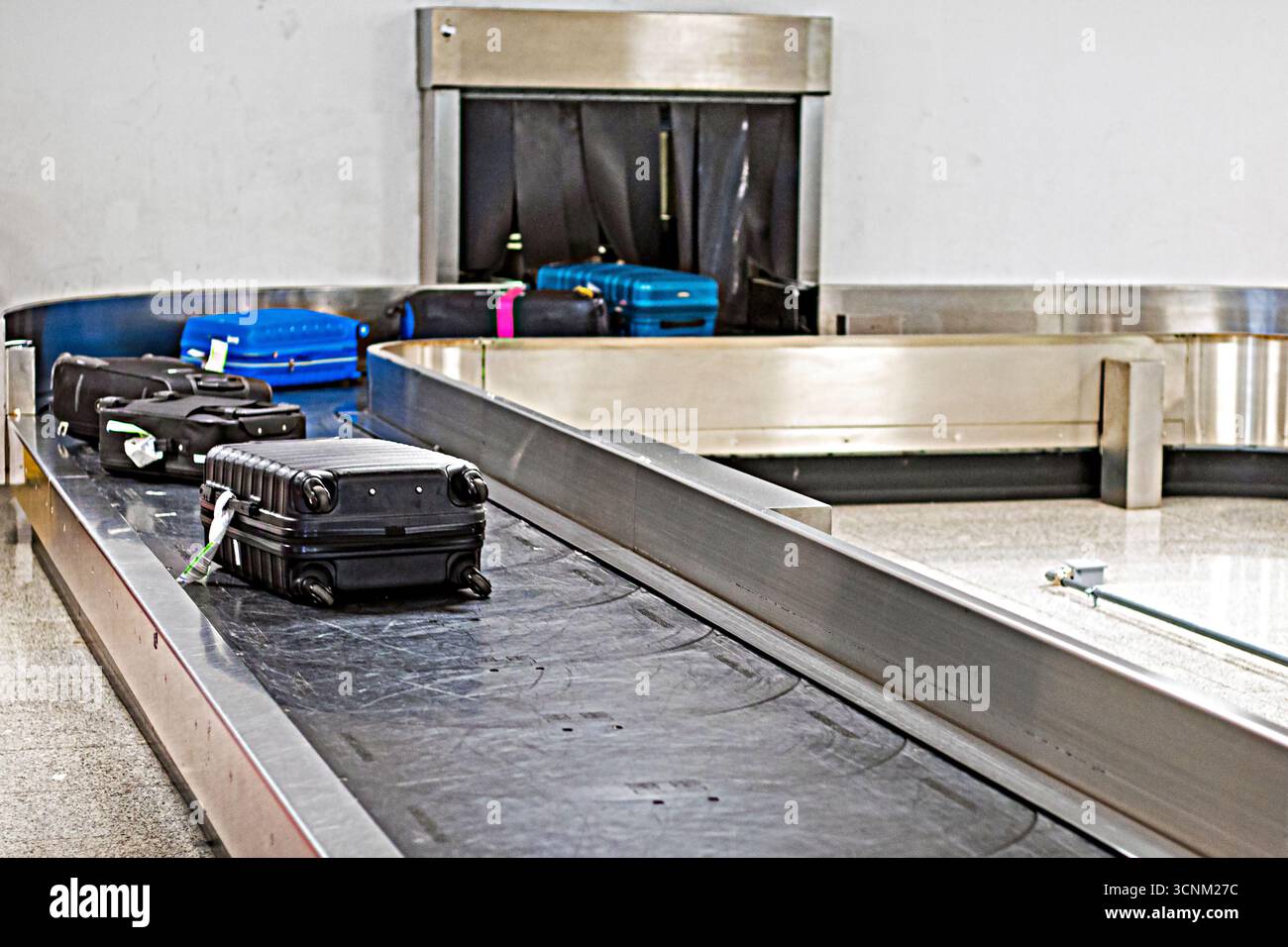 Airport baggage workflow system hi-res stock photography and images - Alamy