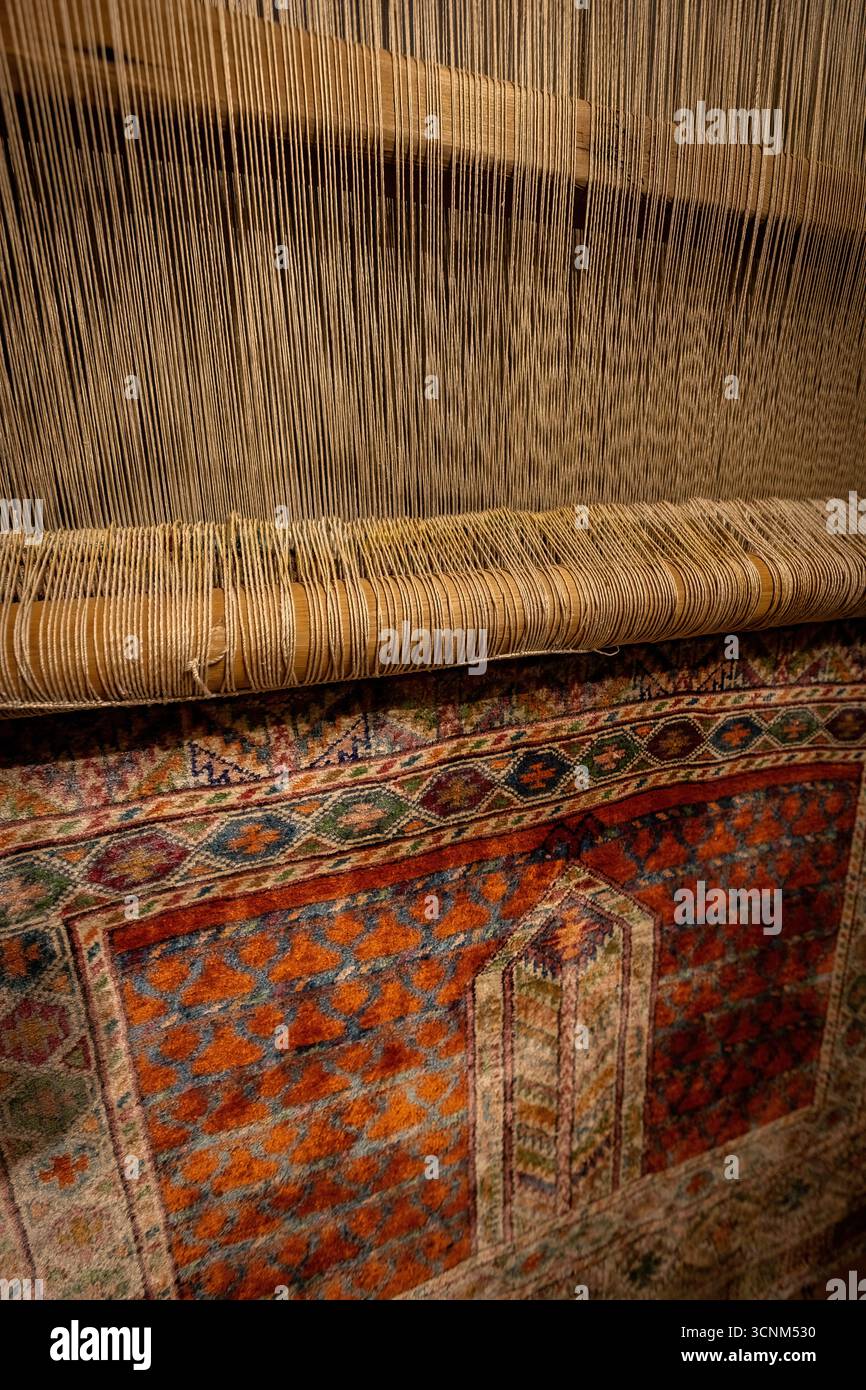 Traditional Uzbek carpet work in progress in Tashkent Stock Photo - Alamy