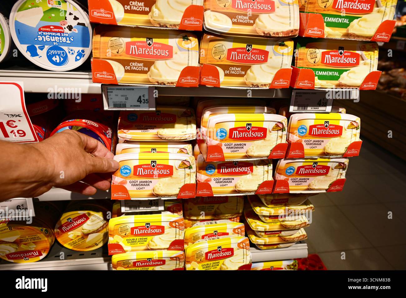 Supermarket cheese display hi-res stock photography and images - Alamy