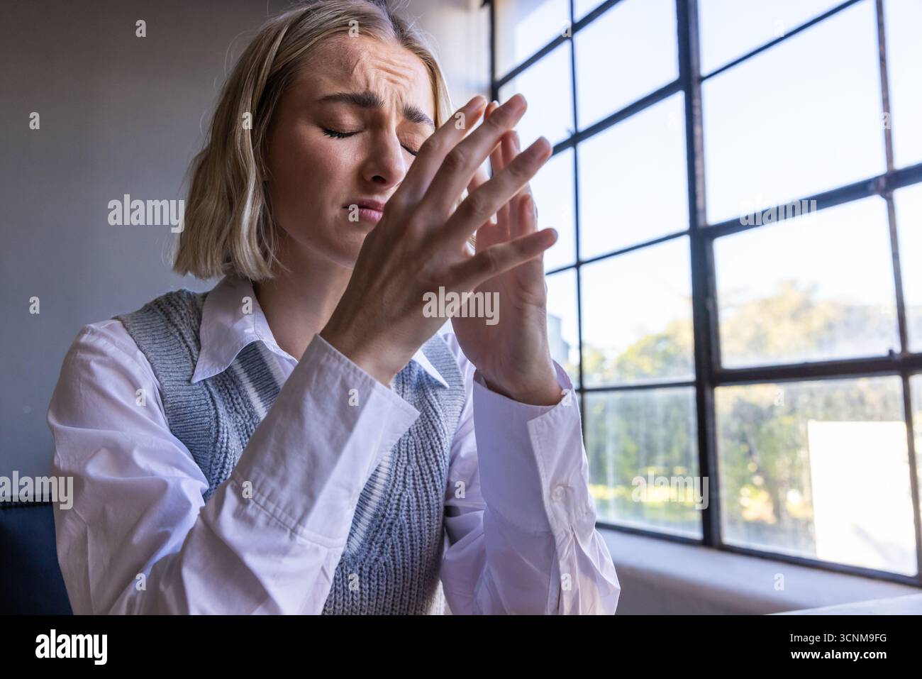Business woman beside grid window hi-res stock photography and images ...
