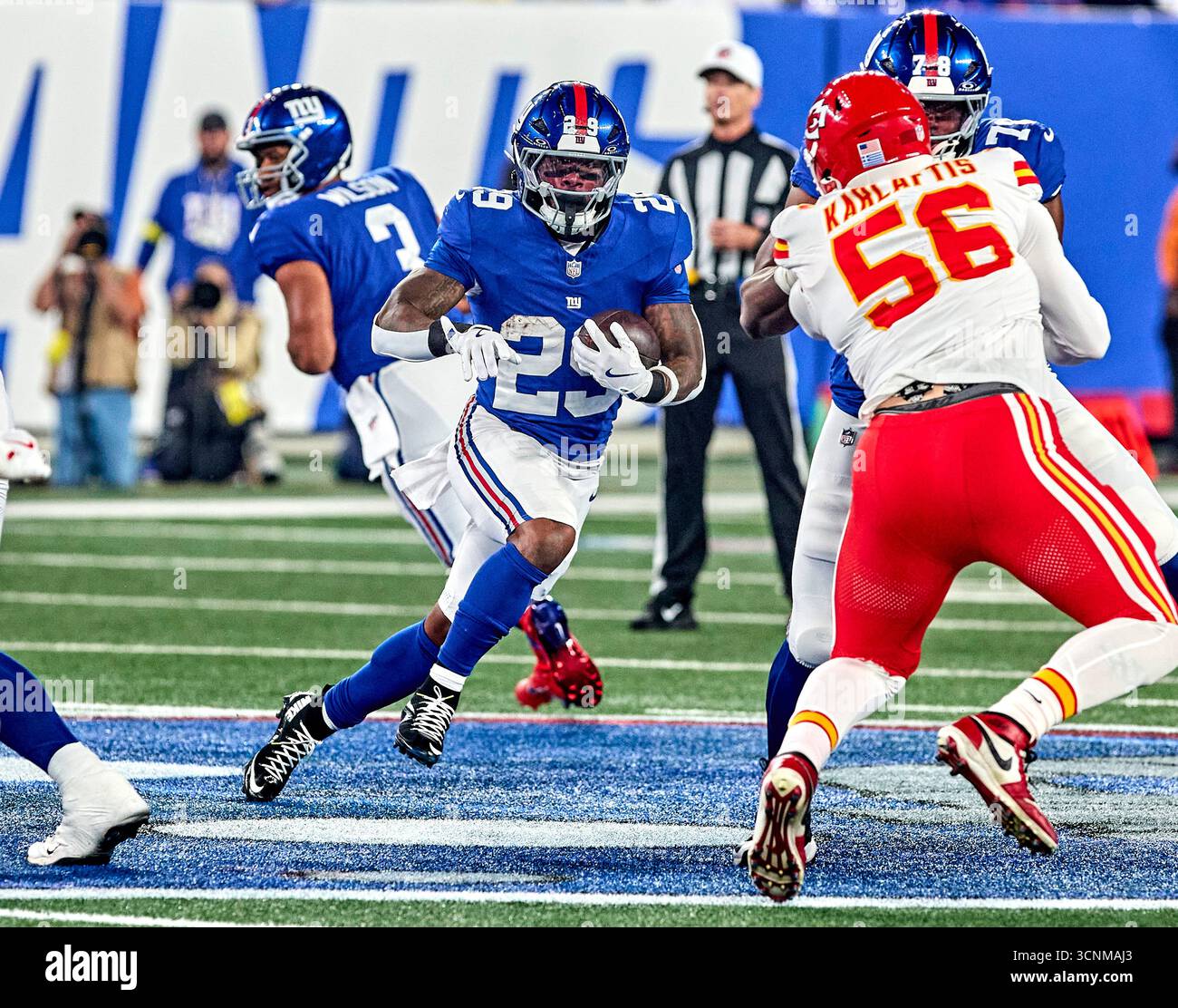 New York Giants running back Tyrone Tracy Jr. (29) looks for running ...