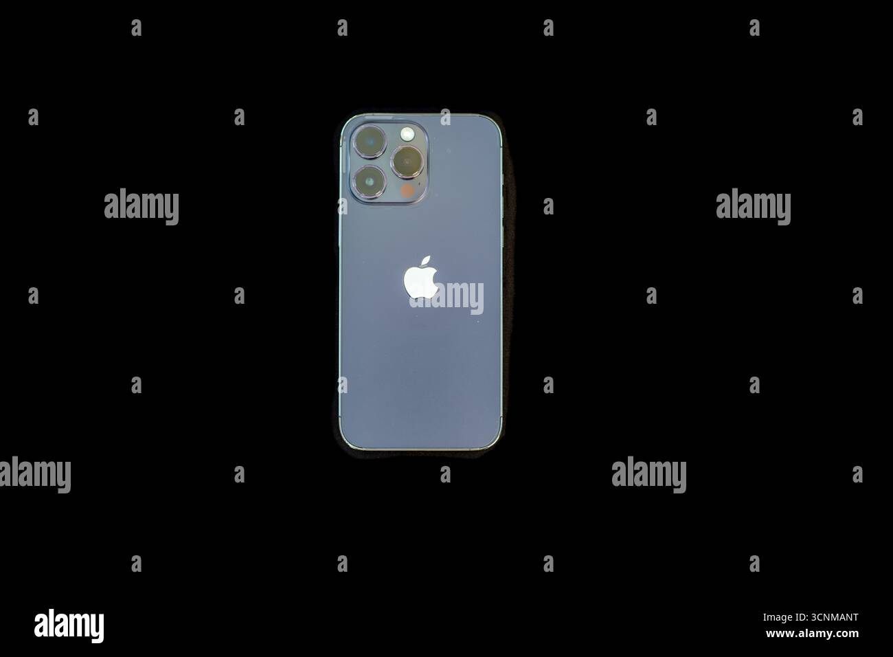 Back view purple iphone hi-res stock photography and images - Alamy