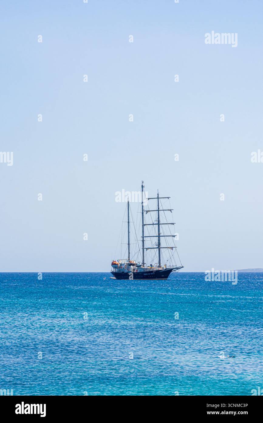 3 mast clipper hi-res stock photography and images - Alamy