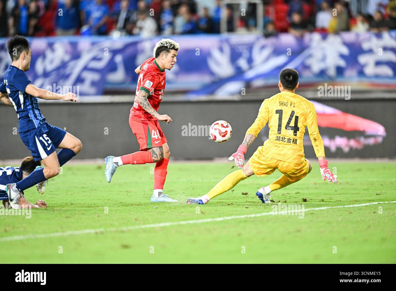 Henan Jiuzu Dukang Football Club defeated Wuhan Three Towns Football ...