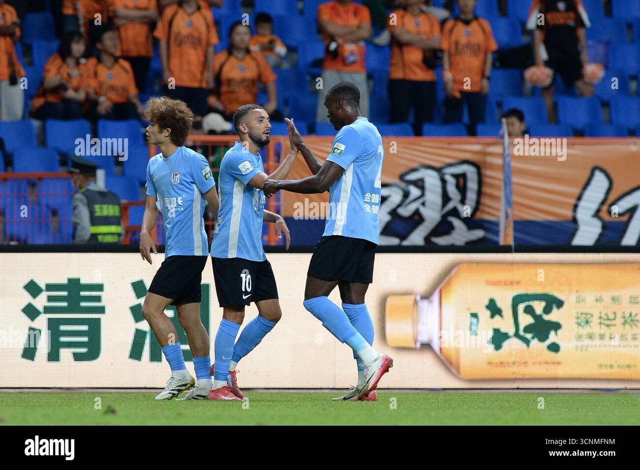 Yunnan Yunkun Football Club 1-1 draw Dalian Yingbo Football Club at the ...