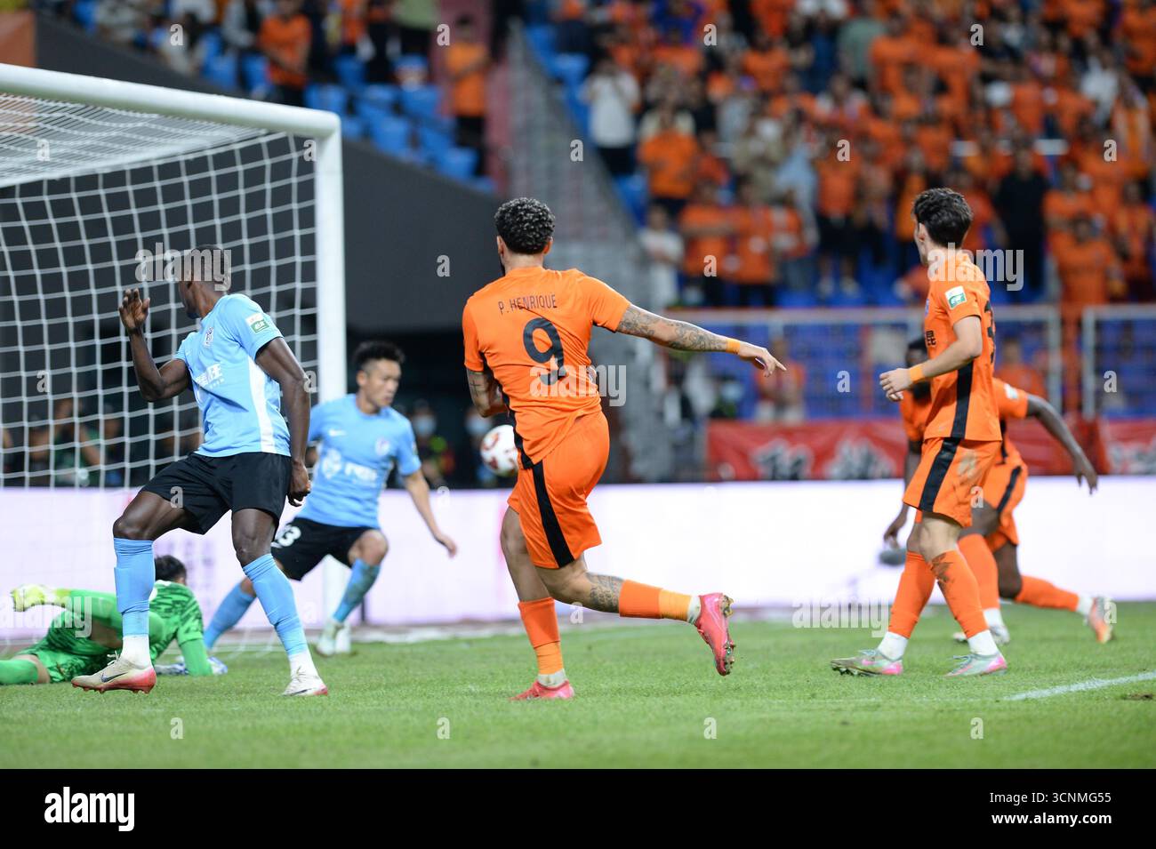 Yunnan Yunkun Football Club 1-1 draw Dalian Yingbo Football Club at the ...