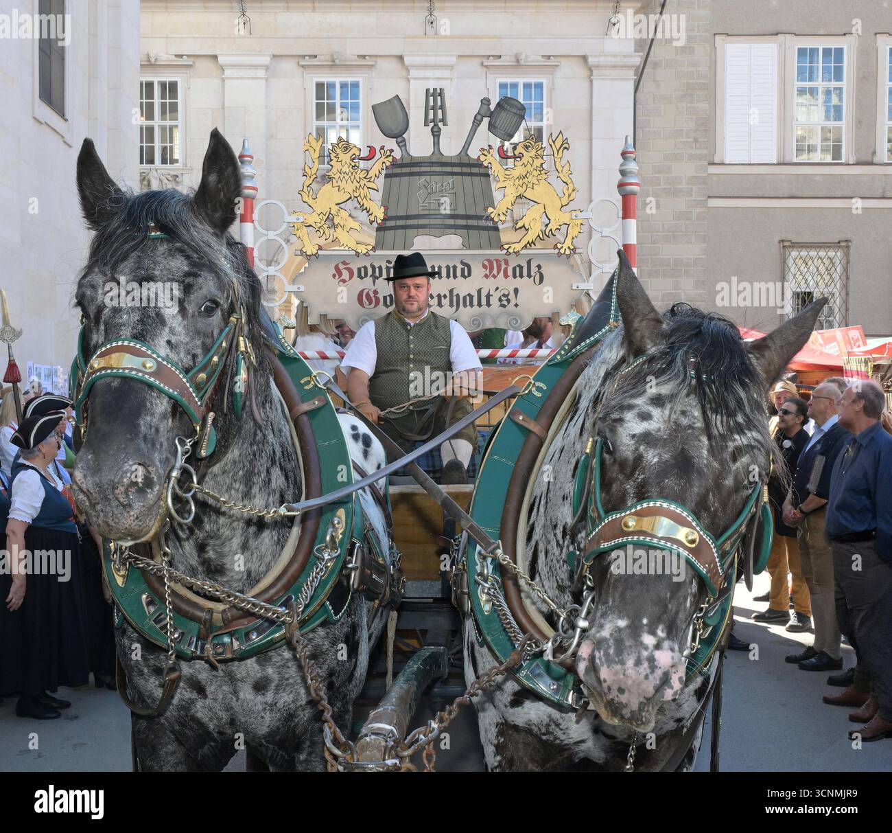 Eröffnung des 48sten Rupertikirtags 2025 auf allen Plätzen rund um den ...