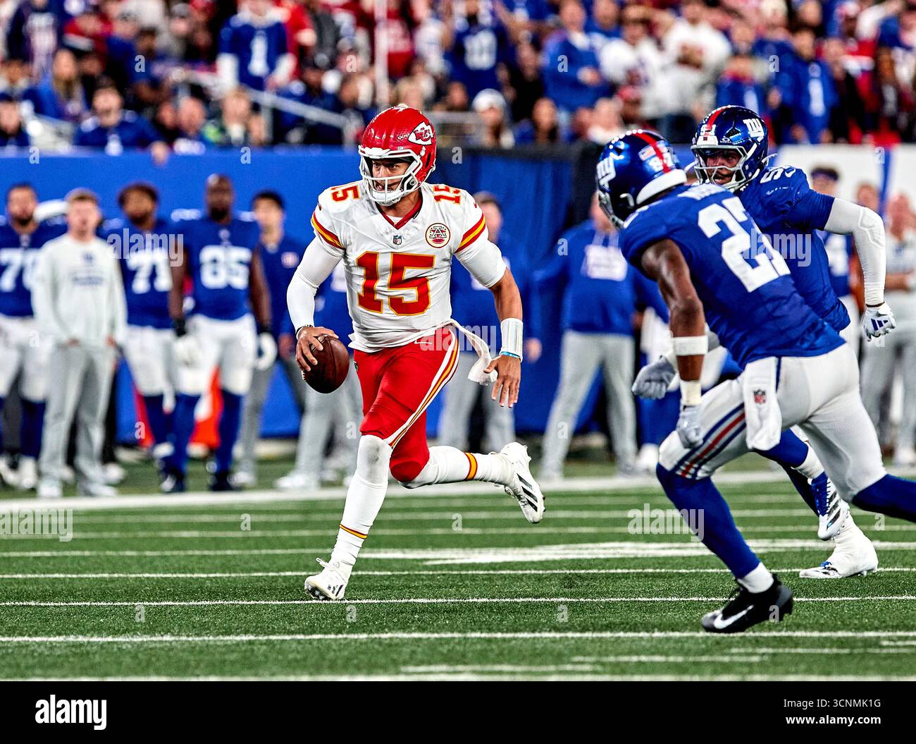 Kansas City Chiefs quarterback Patrick Mahomes (15) on a long scramble ...
