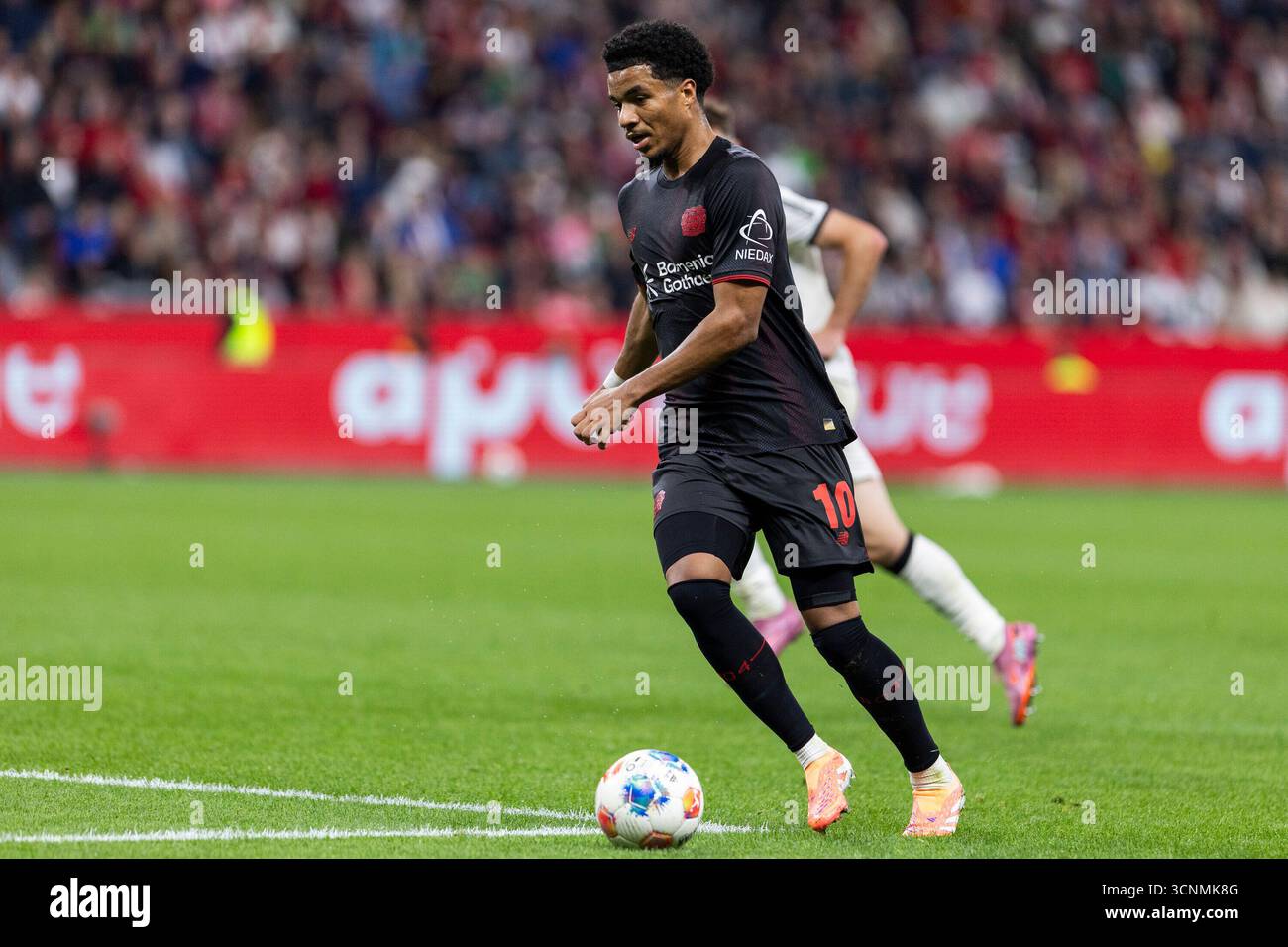 Malik Tillman (Bayer 04 Leverkusen, 10). Bundesliga, Bayer 04 Leverkusen - Borussia M ...