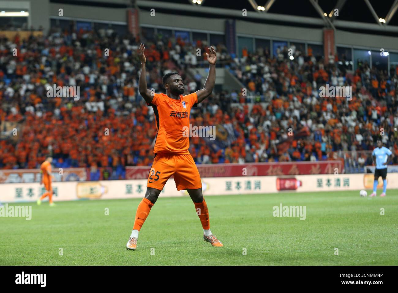 Yunnan Yunkun Football Club 1-1 draw Dalian Yingbo Football Club at the ...