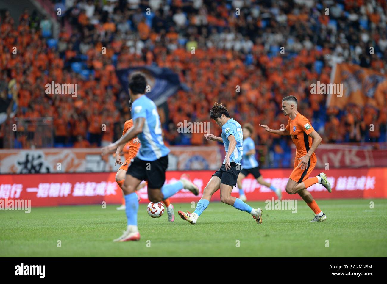 Yunnan Yunkun Football Club 1-1 draw Dalian Yingbo Football Club at the ...