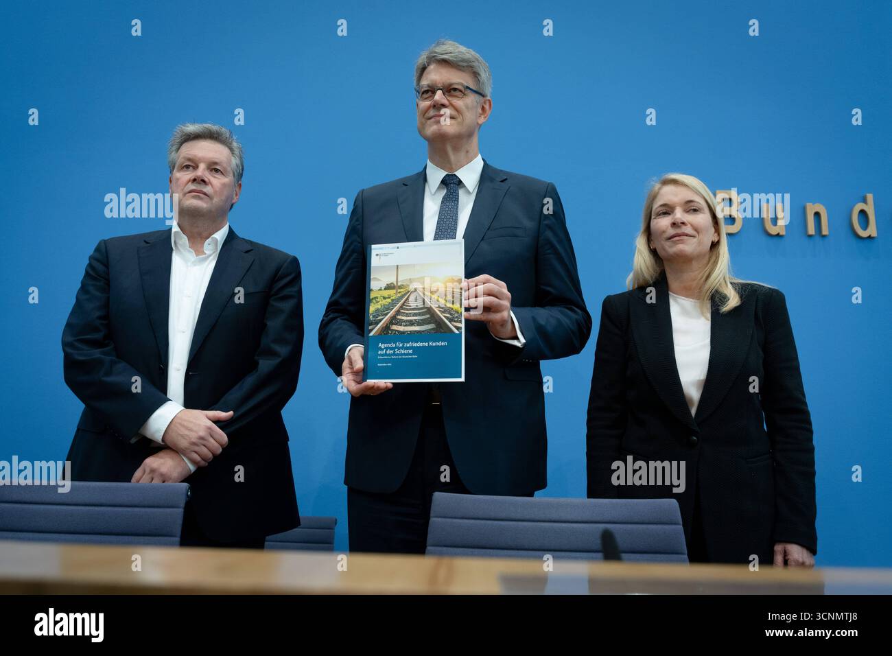 Bundesminister für Verkehr Patrick Schnieder Bundespressekonferenz, BPK ...