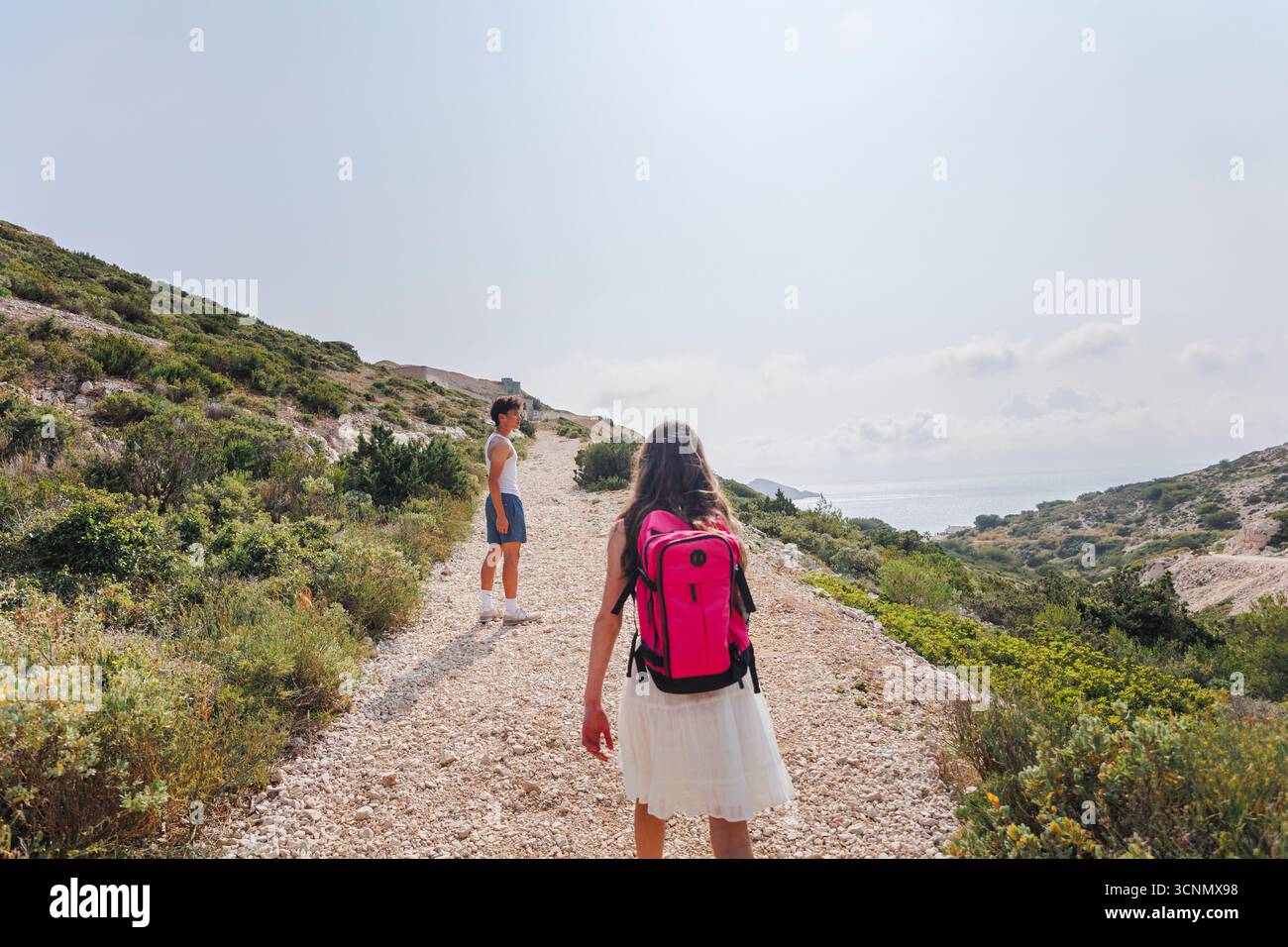 Trail on sea cliff hi-res stock photography and images - Alamy
