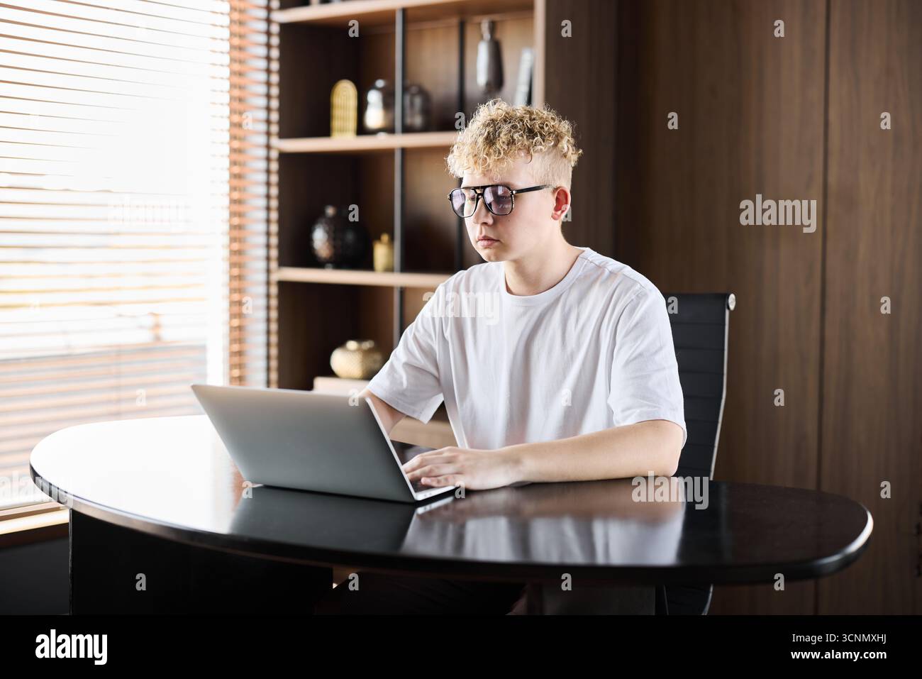 Working atmosphere in modern hi-res stock photography and images - Alamy