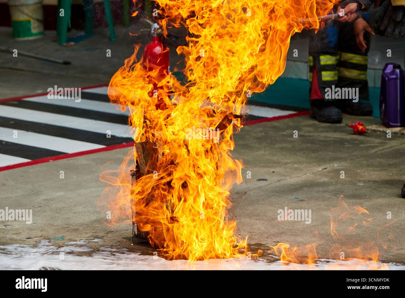 Firefighter physical training hi-res stock photography and images - Alamy