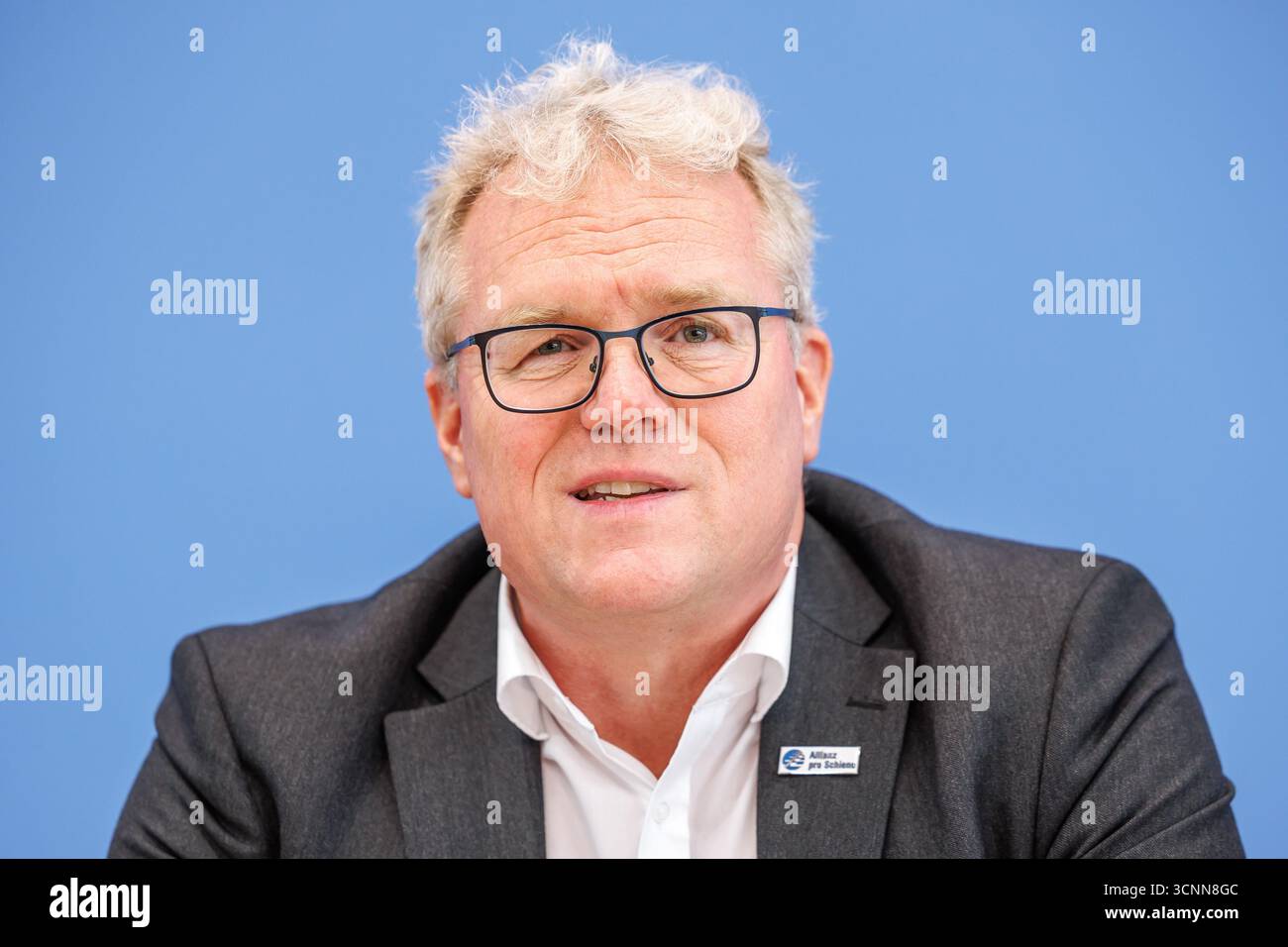 22 September 2025, Berlin: Dirk Flege, Managing Director of Allianz pro ...