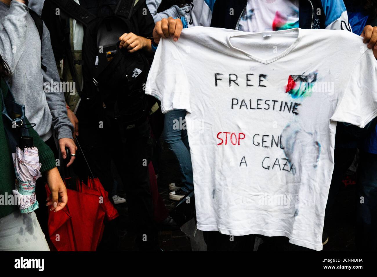 Italy. General strike for Gaza. In Bergamo, student presidium ...