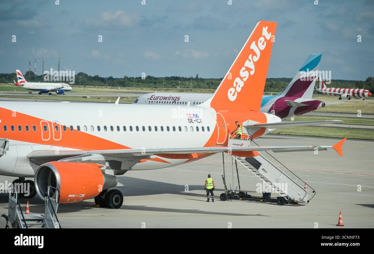 Flugzeuge, Easyjet, Rollfeld, BER, Brandenburg, Berlin, Deutschland ...