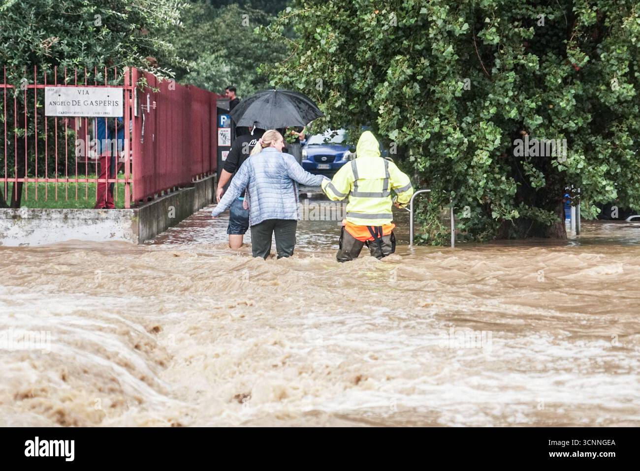 MILAN - The Seveso River has overflowed in the northern Niguarda ...