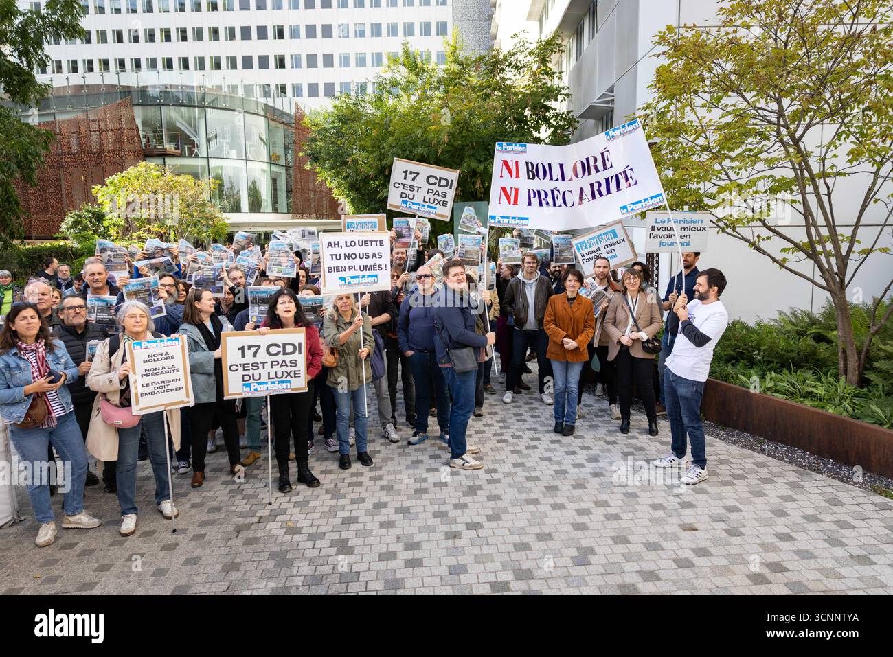 Journalists and staff members of French daily newspaper Le Parisien ...
