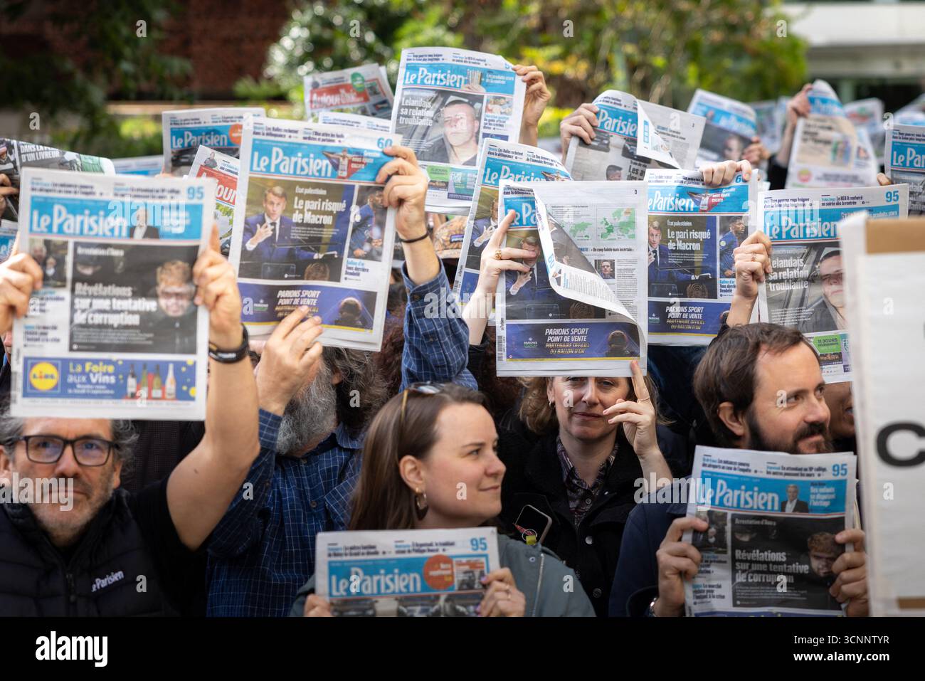 Journalists and staff members of French daily newspaper Le Parisien ...