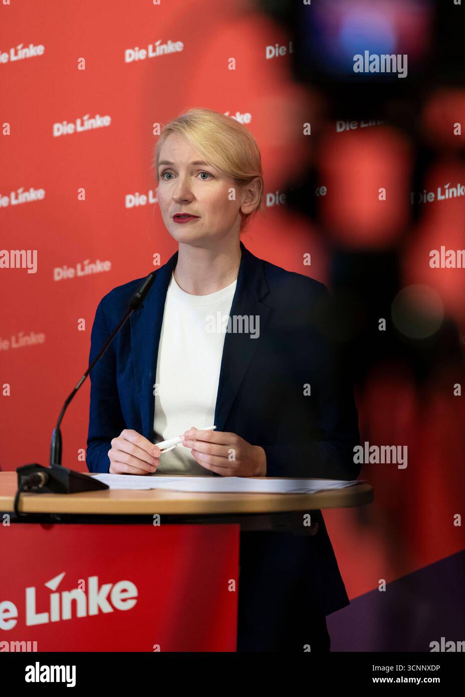 Pressekonferenz mit Ines Schwerdtner Pressekonferenz mit Ines ...
