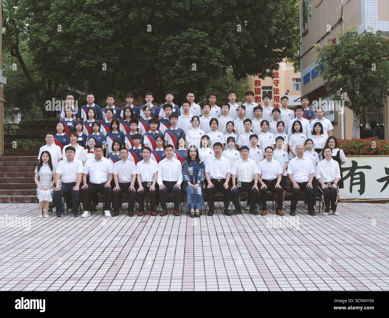 Group students in school uniform hi-res stock photography and images ...