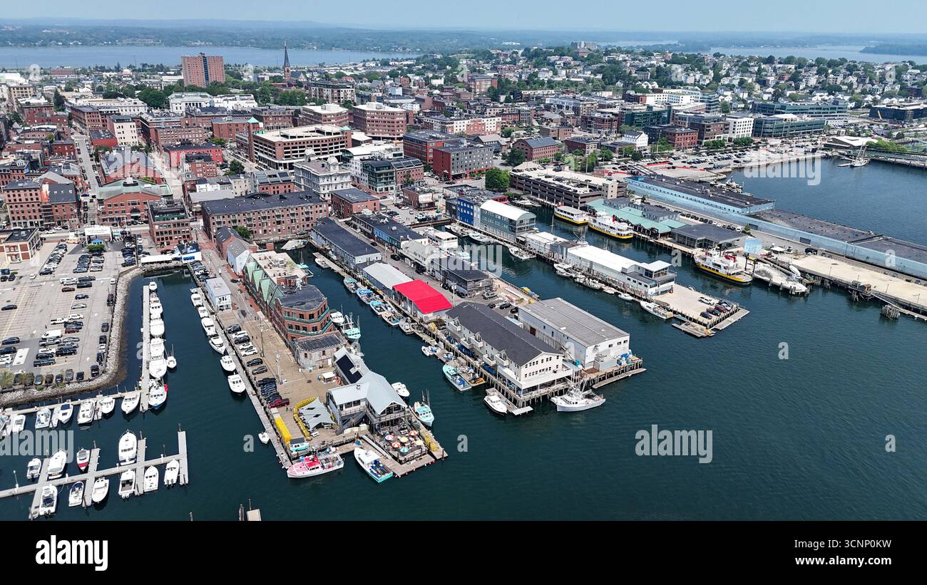 Portland waterfront historic district hi-res stock photography and ...