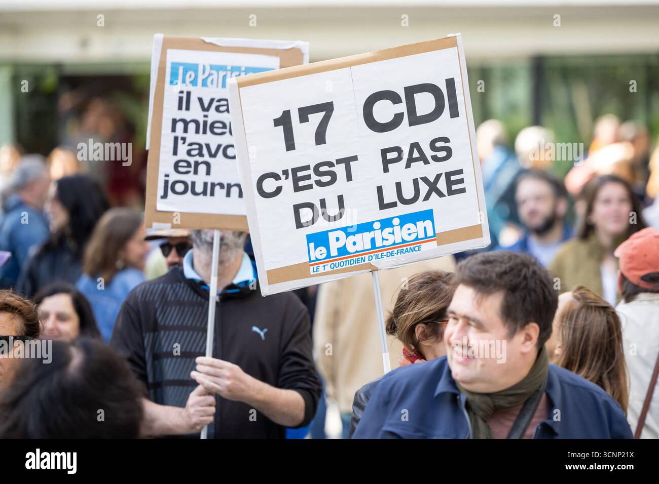 Journalists and staff members of French daily newspaper Le Parisien ...