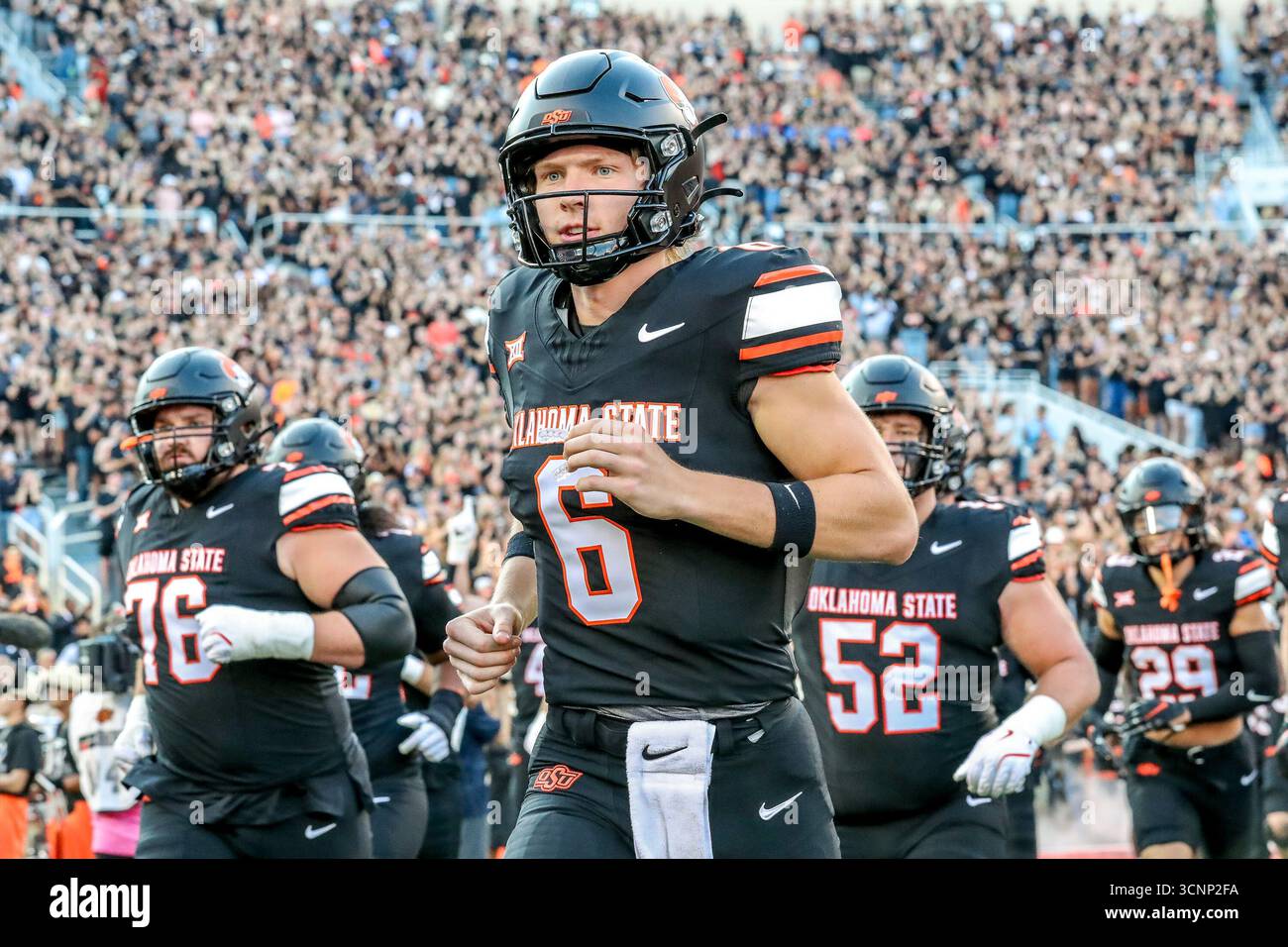 September 19, 2025: Oklahoma State Cowboys quarterback Zane Flores (6 ...