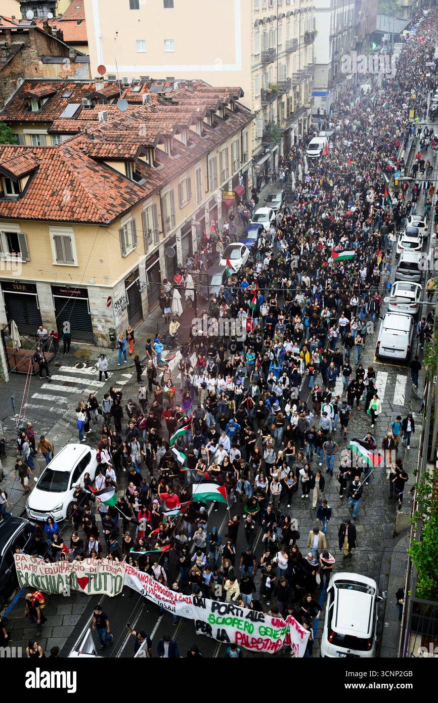 A genral view from above shows a demonstration part of the general ...