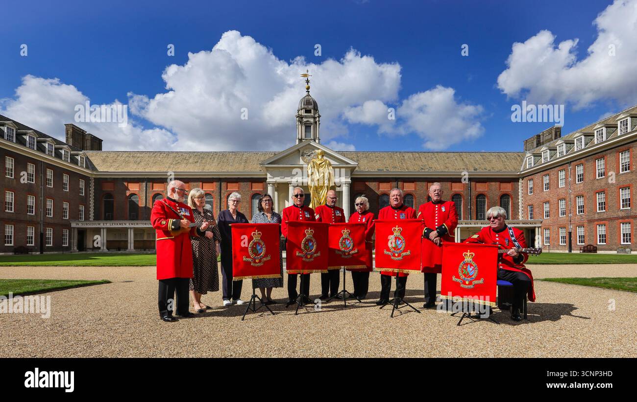 London, UK, 22nd Sep 2025. The Chelsea Pensioner Singers, dressed in ...
