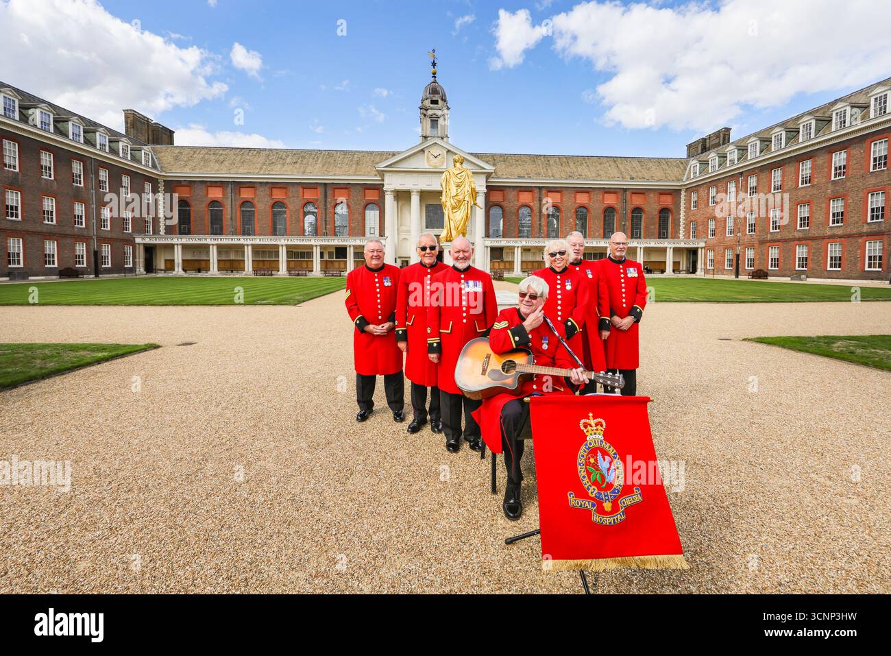 London, UK, 22nd Sep 2025. The Chelsea Pensioner Singers, dressed in ...