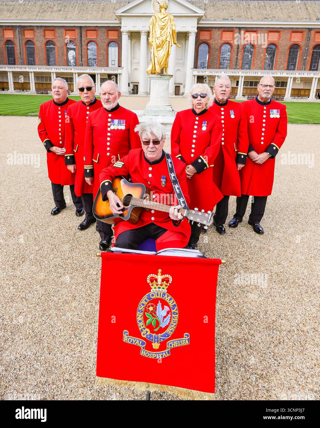 London, UK, 22nd Sep 2025. The Chelsea Pensioner Singers, dressed in ...
